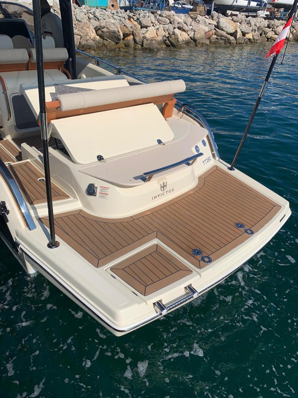 ISOTEAK — Synthetic Teak Decking for boat and yachts flooring & deck refit